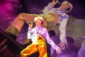 “Heroes” | berliner-ensemble